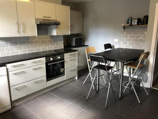 Ridgeway Terrace, Woodhouse, Leeds. 6 bed terraced house to rent £2,756 pcm £636 pw
