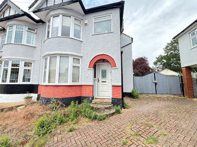 Ridgeway, Woodford Green IG8, 3 bed end terrace house to rent, £2,400 pcm | PrimeLocation