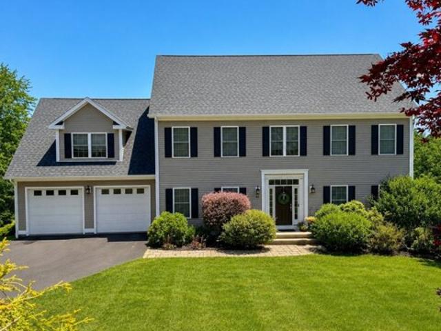 Ridgewood Ter, North Haven, Home For Sale