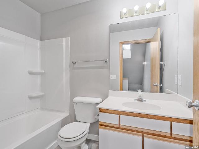 Ridgewood Trails 1 Bedroom Apartment for Rent at 1418 Wayridge Dr, Madison, WI 53704