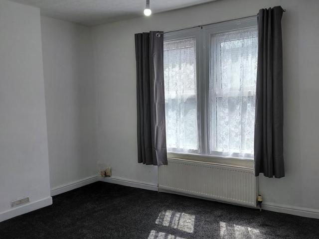 Ridgway Road, Luton LU2 3 bed end of terrace house to rent £1,550 pcm £358 pw