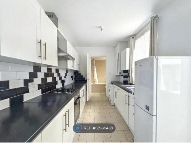 Ridgway Road, Luton LU2, 3 bed terraced house to rent, £1,750 pcm | PrimeLocation
