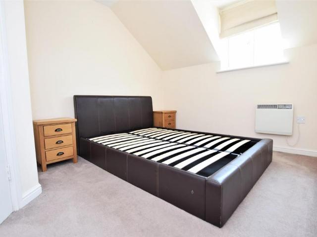 Ridley Close, Barking, IG11 2 bed flat to rent £1,550 pcm £358 pw