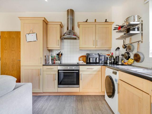 RIDLEY ROAD, SOUTH WIMBLEDON, SW19 2 bed apartment to rent £2,197 pcm £507 pw