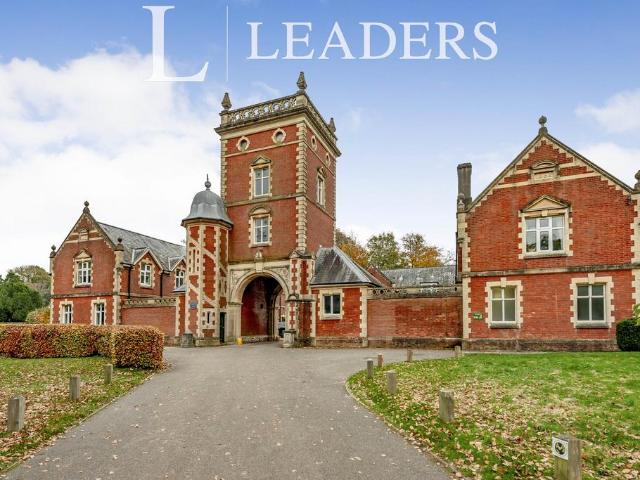 Ridleys Court, RH10 3 bed flat to rent £1,650 pcm £381 pw