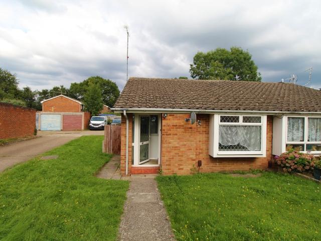 Ridsdale Road, Woking GU21, 2 bed semi detached bungalow to rent, £1,375 pcm | PrimeLocation