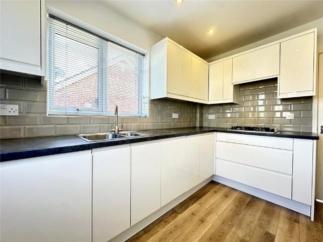 Rigby Close, Croydon, CR0 2 bed flat to rent £1,850 pcm £427 pw