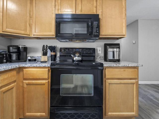 ⭐ Right across from Orange Park mall home w dinin