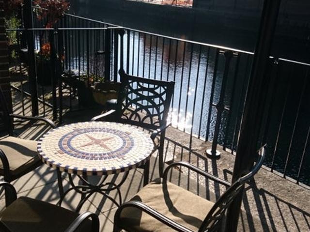 Right on the Water Studio + Huge patio