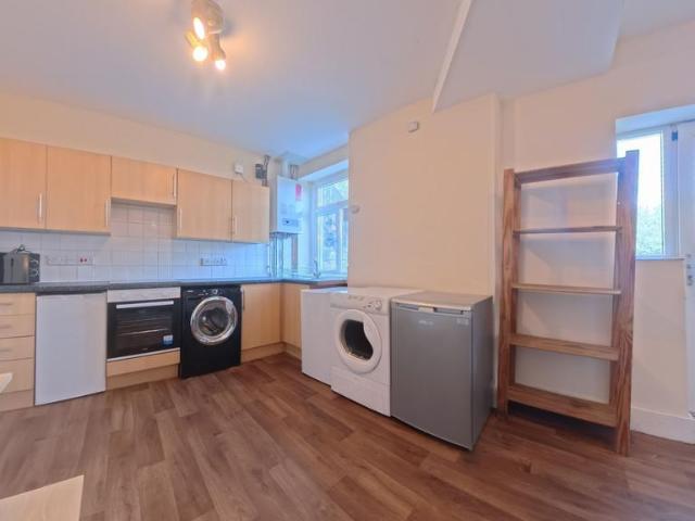 Riley Road, Brighton BN2 4 bed house to rent £2,513 pcm £580 pw