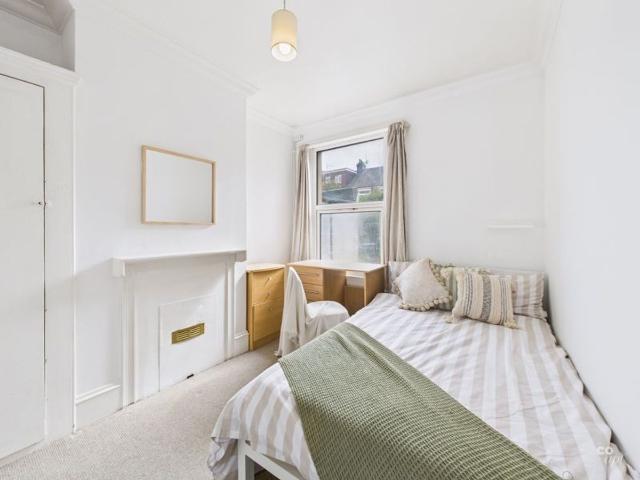 Riley Road, Brighton BN2, 2 bed flat to rent, £1,577 pcm | PrimeLocation