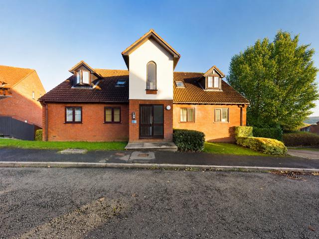 Ripley Close, High Wycombe HP13, 1 bed flat to rent, £1,100 pcm | PrimeLocation