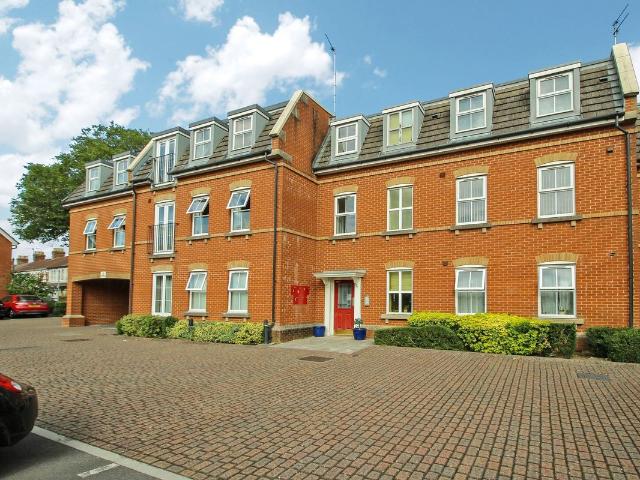 Ripley Road, Swindon SN1, 2 bed flat to rent, £1,100 pcm | PrimeLocation