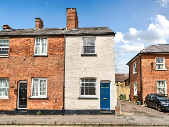 Ripon Street, Aylesbury, HP20 2 bed end of terrace house to rent £1,325 pcm £306 pw