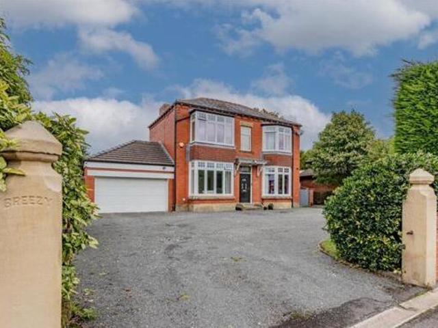 Ripponden Road, Moorside, 3 Bedroom Detached