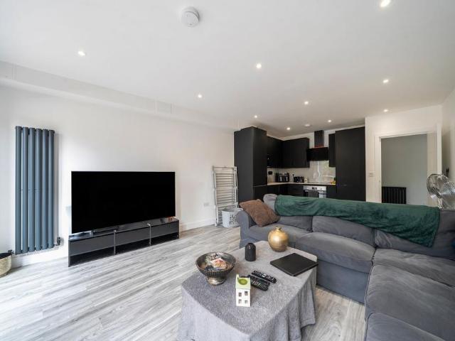 Rippolson Road, London, SE18 2 bed flat to rent £1,800 pcm £415 pw
