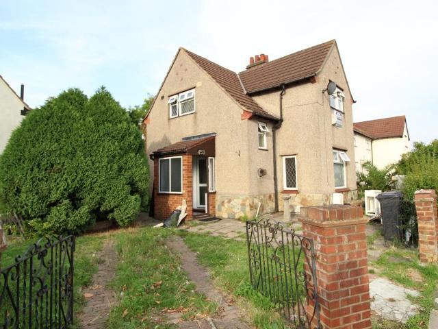 Ripple Road, Barking, Essex IG11 2 bed semi detached house to rent £1,950 pcm £450 pw