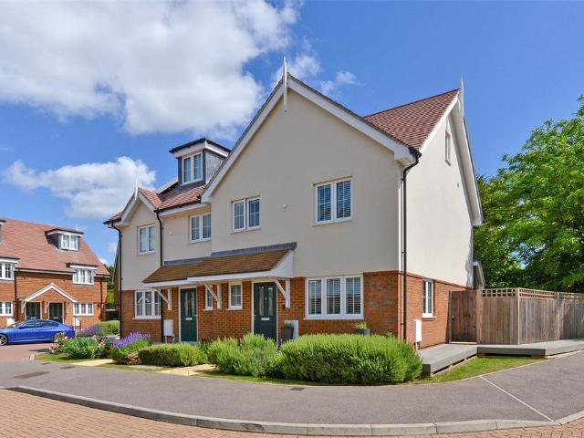 Ripplesmere Close, Old Windsor. 4 bed end of terrace house to rent £2,750 pcm £635 pw
