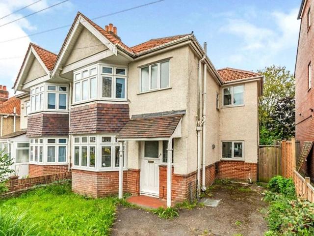 Ripstone Gardens, Hampshire SO17 6 bed house to rent £3,100 pcm £715 pw