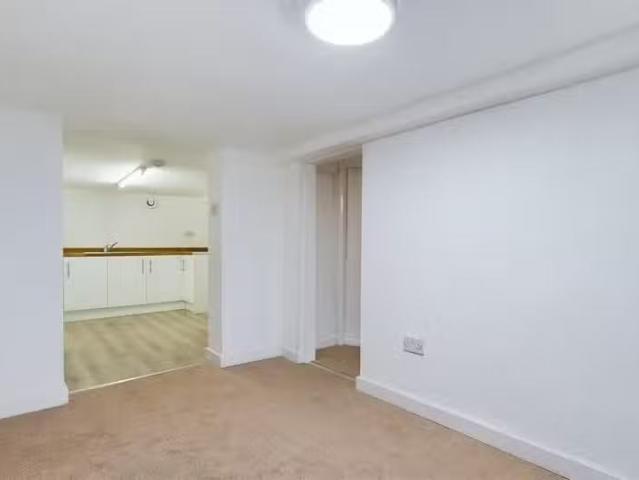 Risborough Lane, Folkestone 1 bed apartment £595 pcm £137 pw