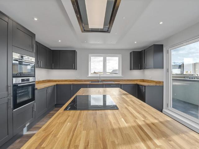 Risbygate Street, Bury St. Edmunds 2 bed penthouse to rent £2,450 pcm £565 pw