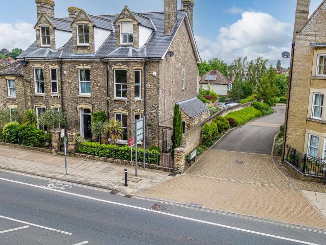 Risbygate Street, Bury St. Edmunds, IP33 4 bed end of terrace house to rent £2,750 pcm £635 pw