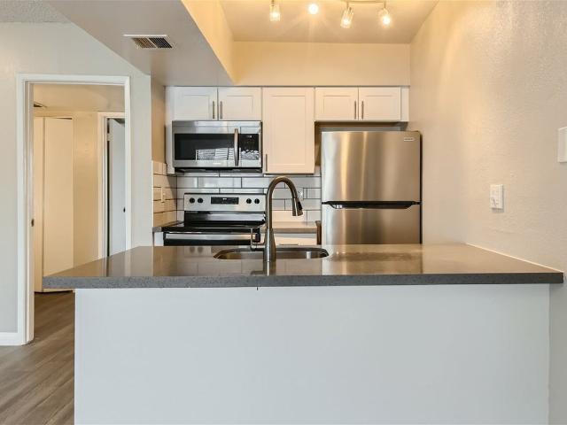 Rise North Mountain Studio Apartment for Rent at 9202 N 19th Ave, Phoenix, AZ 85021
