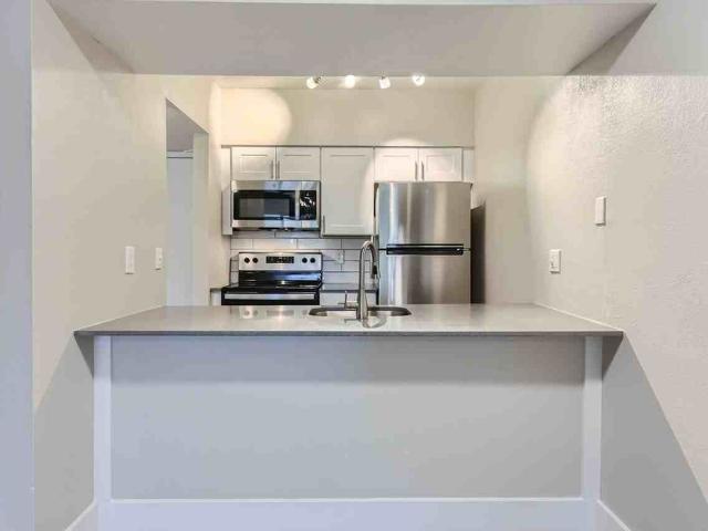 Rise North Mountain 2 Bedroom Apartment for Rent at 9202 N 19th Ave, Phoenix, AZ 85021