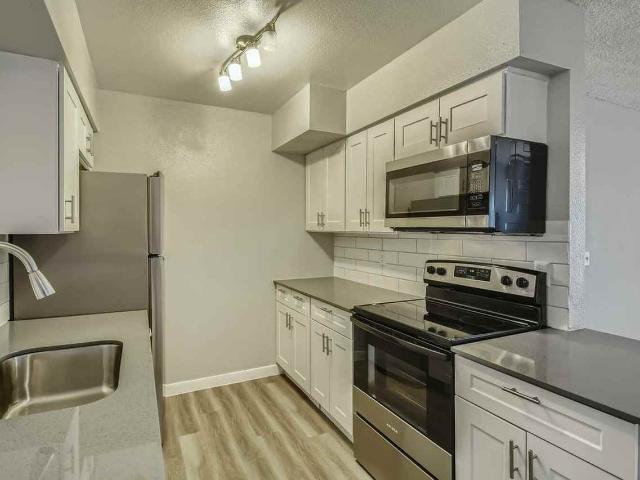 Rise North Ridge 1 Bedroom Apartment for Rent at 8080 N 51st Ave, Glendale, AZ 85302