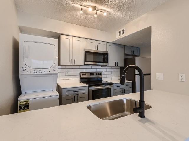 Rise Oak Creek 1 Bedroom Apartment for Rent at 1950 Oak Creek Ln, Bedford, TX 76022