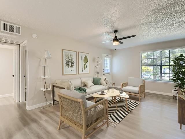 Rise Oak Creek 1 Bedroom Apartment for Rent at 1950 Oak Creek Ln, Bedford, TX 76022
