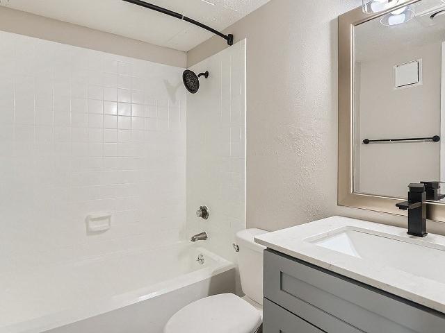 Rise at Highland Meadows 1 Bedroom Apartment for Rent at 13100 Pandora Dr, Dallas, TX 75238 Highland Meadows