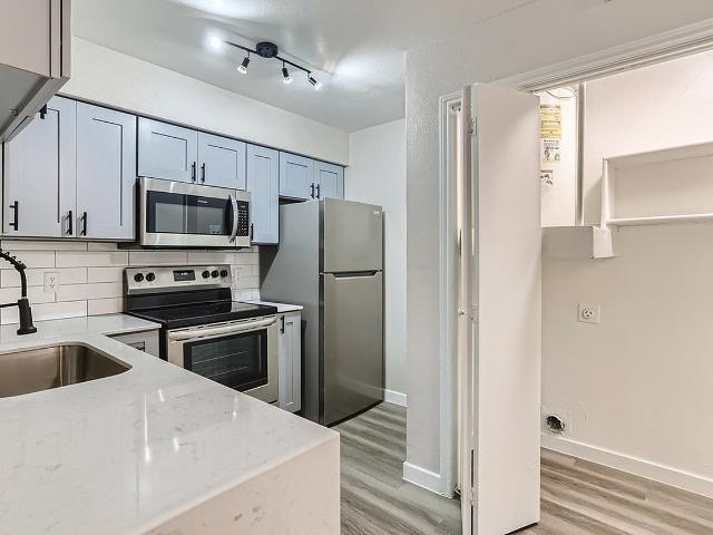 Rise at Highland Meadows 2 Bedroom Apartment for Rent at 13100 Pandora Dr, Dallas, TX 75238 Highland Meadows