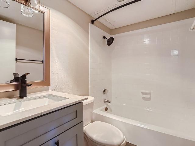 Rise at Highland Meadows 2 Bedroom Apartment for Rent at 13100 Pandora Dr, Dallas, TX 75238 Highland Meadows