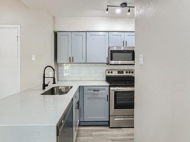 Rise at Highland Meadows 2 Bedroom Apartment for Rent at 13100 Pandora Dr, Dallas, TX 75238 Highland Meadows