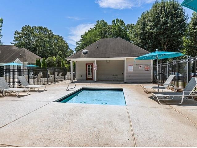 Rise Bridgeview 3 Bedroom Apartment for Rent at 3520 Drawbridge Pkwy, Greensboro, NC 27410