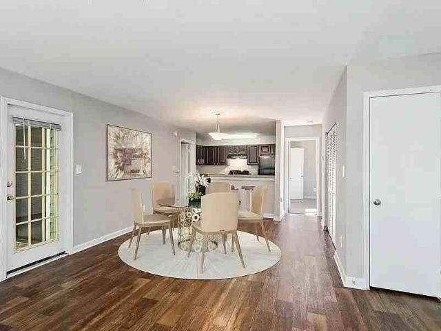 Rise Bridgeview 2 Bedroom Apartment for Rent at 3520 Drawbridge Pkwy, Greensboro, NC 27410