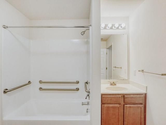 Rise Crown View 1 Bedroom Apartment for Rent at 933 Meadow Oak Dr, Greensboro, NC 27406