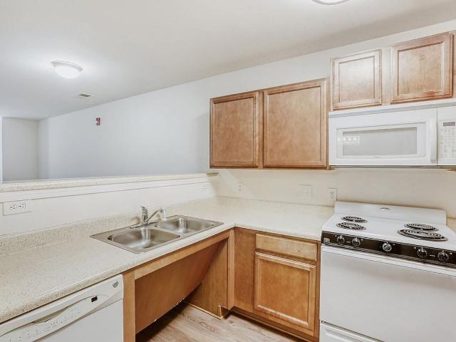 Rise Crown View 1 Bedroom Apartment for Rent at 933 Meadow Oak Dr, Greensboro, NC 27406