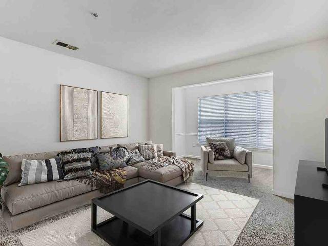 Rise Crown View 2 Bedroom Apartment for Rent at 933 Meadow Oak Dr, Greensboro, NC 27406