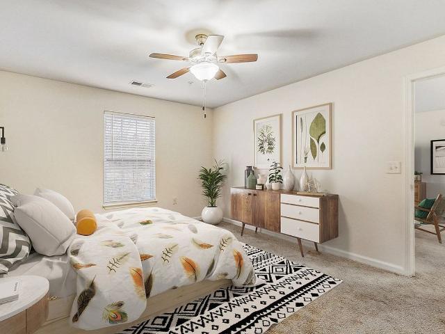 Rise Crown View 2 Bedroom Apartment for Rent at 933 Meadow Oak Dr, Greensboro, NC 27406