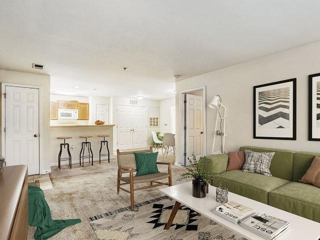Rise Crown View 2 Bedroom Apartment for Rent at 933 Meadow Oak Dr, Greensboro, NC 27406