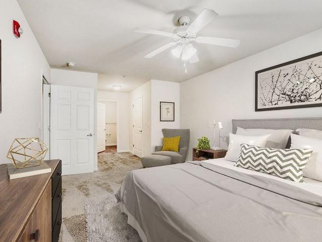 Rise Crown View 2 Bedroom Apartment for Rent at 933 Meadow Oak Dr, Greensboro, NC 27406