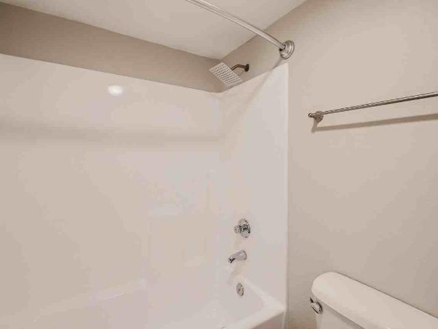 Rise Desert West 2 Bedroom Apartment for Rent at 6131 W Thomas Rd, Phoenix, AZ 85033