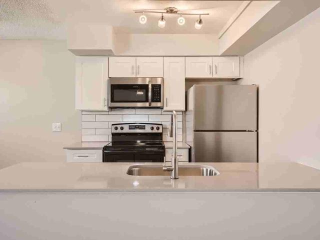 Rise Desert West 2 Bedroom Apartment for Rent at 6131 W Thomas Rd, Phoenix, AZ 85033