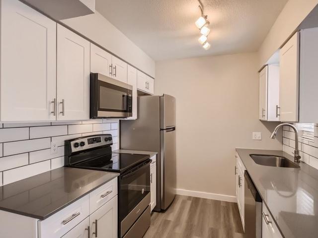 Rise Desert West 2 Bedroom Apartment for Rent at 6131 W Thomas Rd, Phoenix, AZ 85033