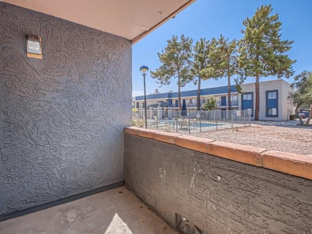 Rise Desert West 2 Bedroom Apartment for Rent at 6131 W Thomas Rd, Phoenix, AZ 85033