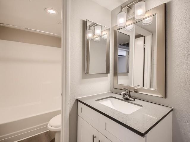 Rise Desert West 2 Bedroom Apartment for Rent at 6131 W Thomas Rd, Phoenix, AZ 85033