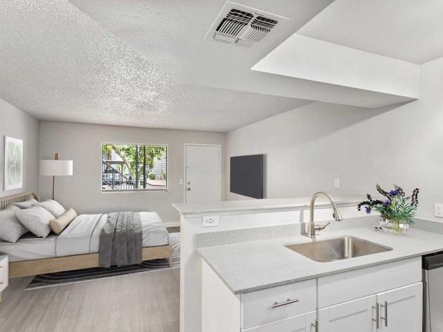Rise Desert West 2 Bedroom Apartment for Rent at 6131 W Thomas Rd, Phoenix, AZ 85033