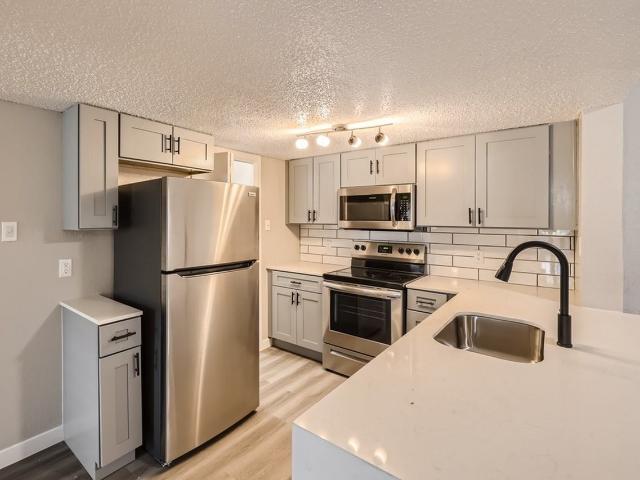 Rise Heather Ridge 2 Bedroom Apartment for Rent at 2706 Heather Hill Ct, Arlington, TX 76006